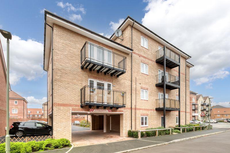Bell Farm Way, Walton-On-Thames 1 bed apartment - £87,000