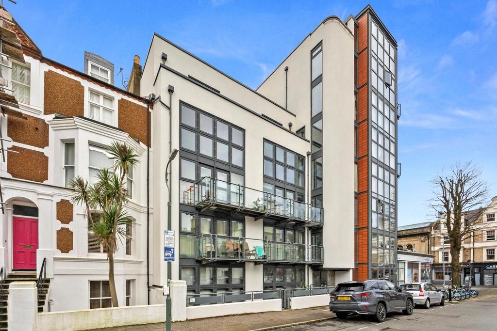 Connaught Road, Hove 2 bed duplex for sale - £425,000