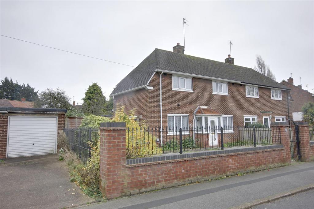 Castle Way, Hessle 3 bed semi-detached house for sale - £165,000
