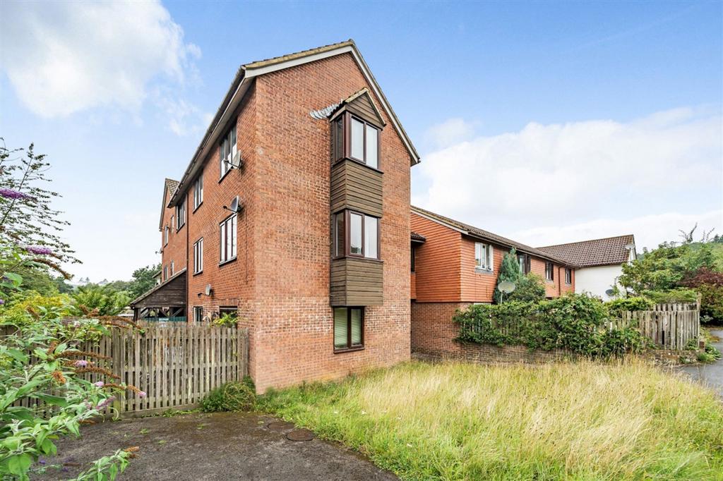 Timbermill Court, Haslemere, GU27 2 bed flat for sale - £234,950