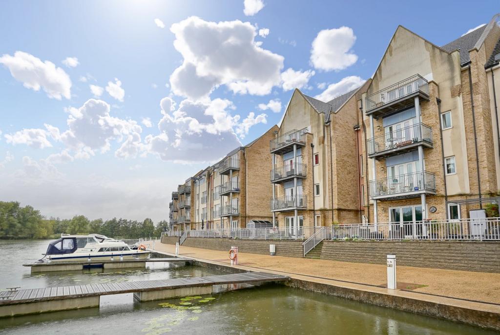 Wren Walk, St Neots PE19 2 bed apartment - £230,000