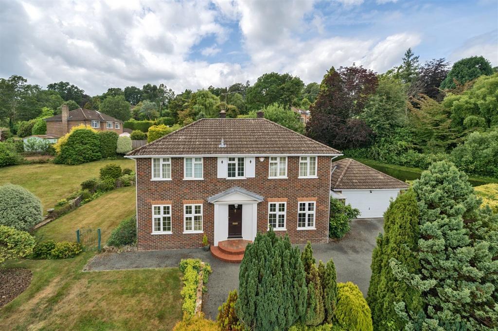 Stoatley Rise, Haslemere, GU27 4 bed detached house - £1,350,000