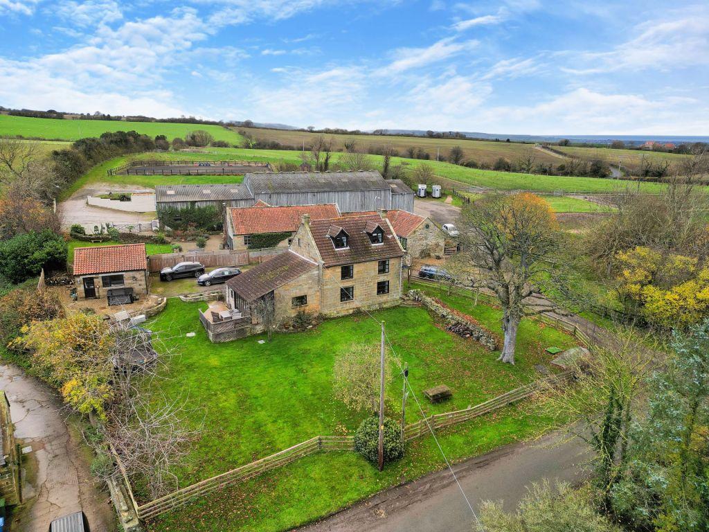 Russell Hall Farmhouse, Sneatonthorpe 4 bed detached house for sale - £ ...
