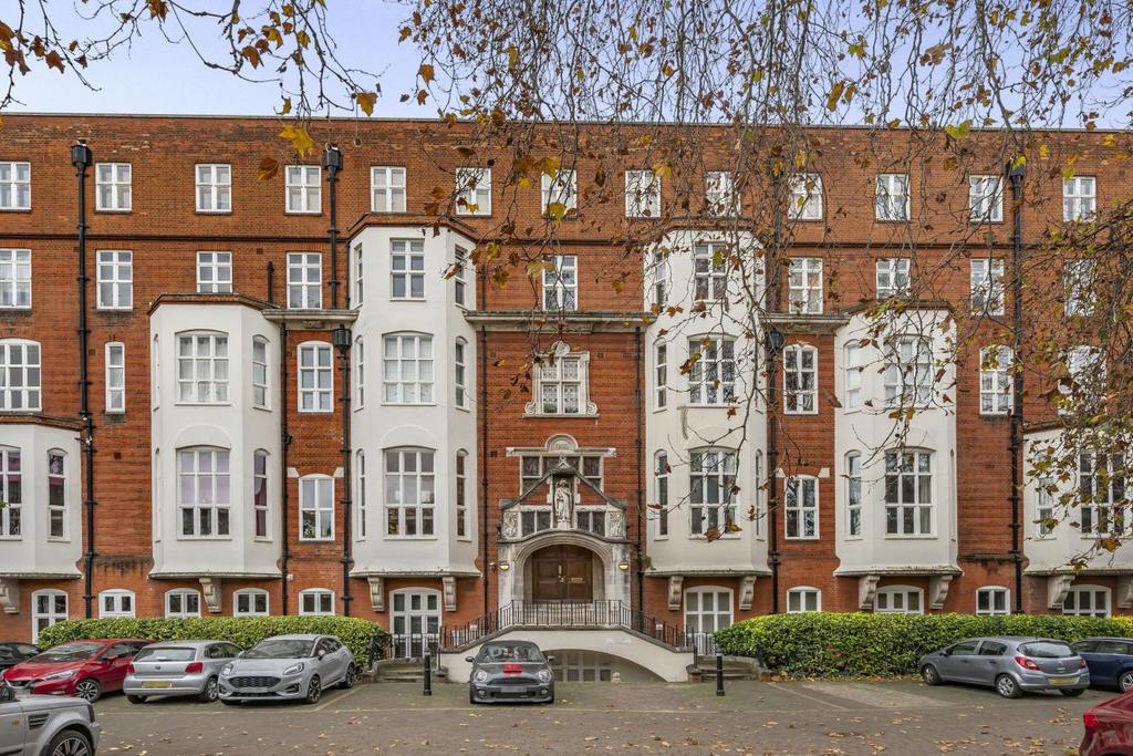 Cormont Road, Camberwell 3 bed flat - £775,000