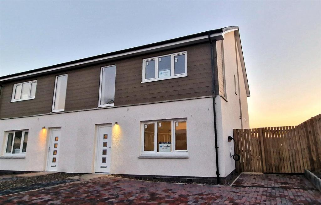 Braefield Gardens, Dundee DD4 3 bed semi-detached house for sale - £240,000