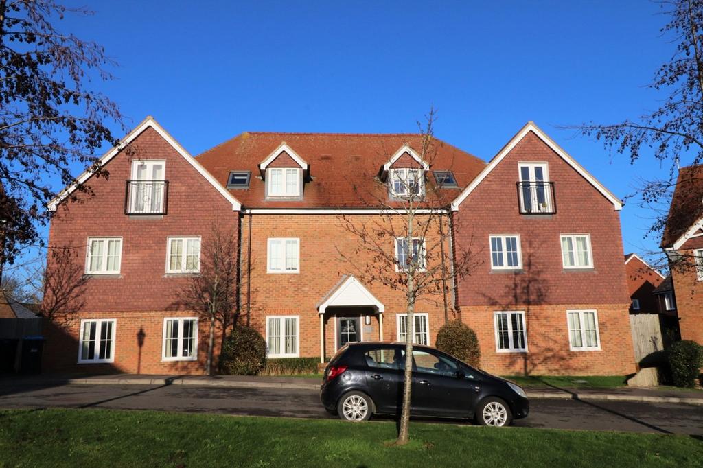 Shearing Drive, Burgess Hill, RH15 2 bed apartment - £269,500