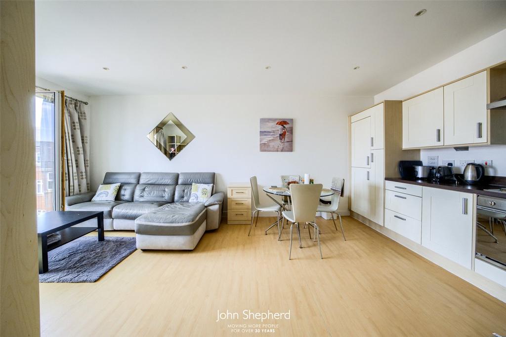 Ascote Lane, Dickens Heath, Solihull... 2 bed flat - £180,000