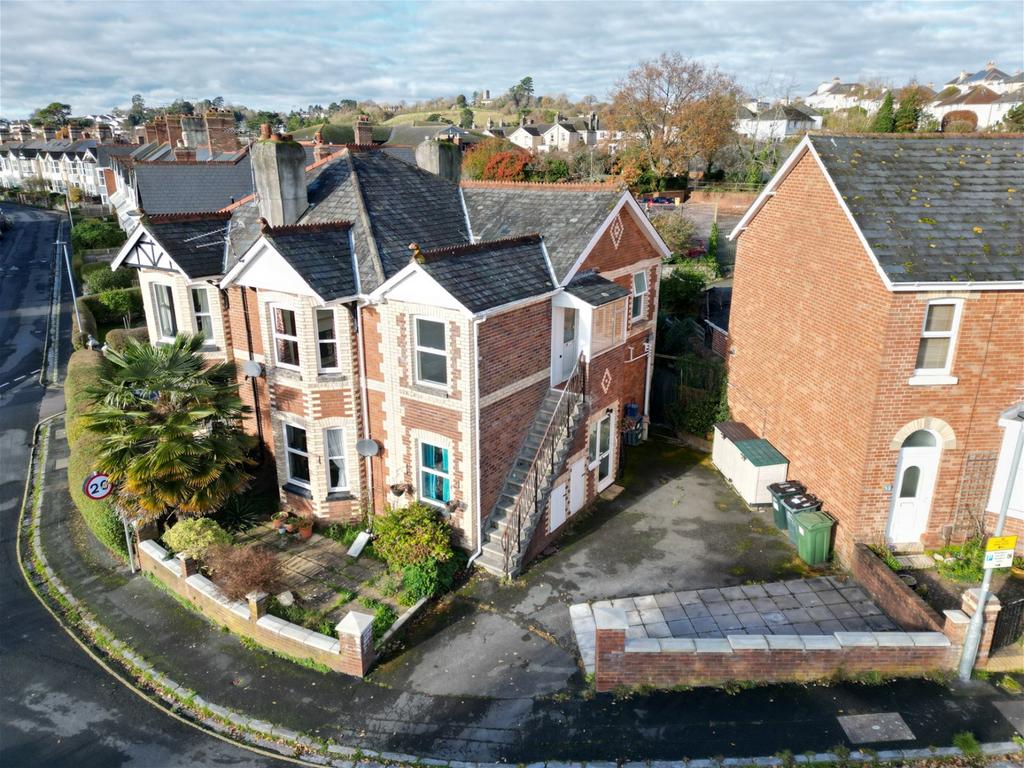 Garston Avenue, Newton Abbot 2 bed flat for sale - £167,950