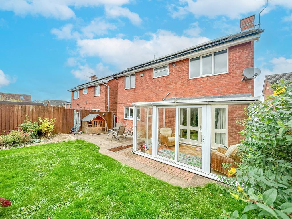 Queen Elizabeth Way, Barton Upon... 4 bed detached house - £220,000