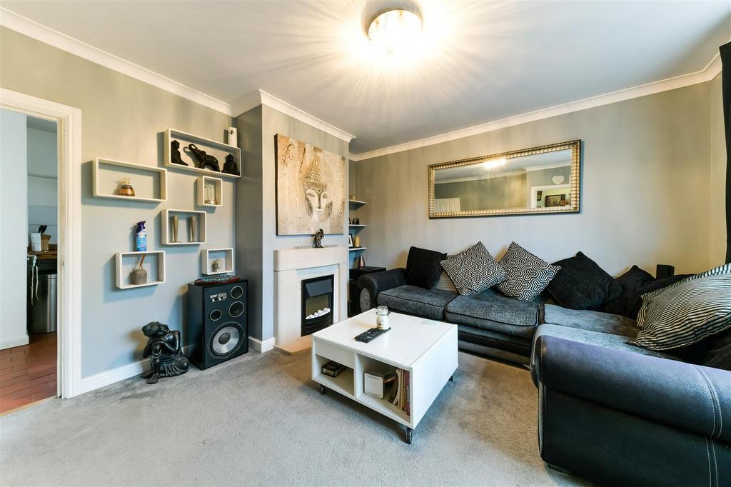 Malmstone Avenue, Merstham RH1 3 bed house for sale - £450,000