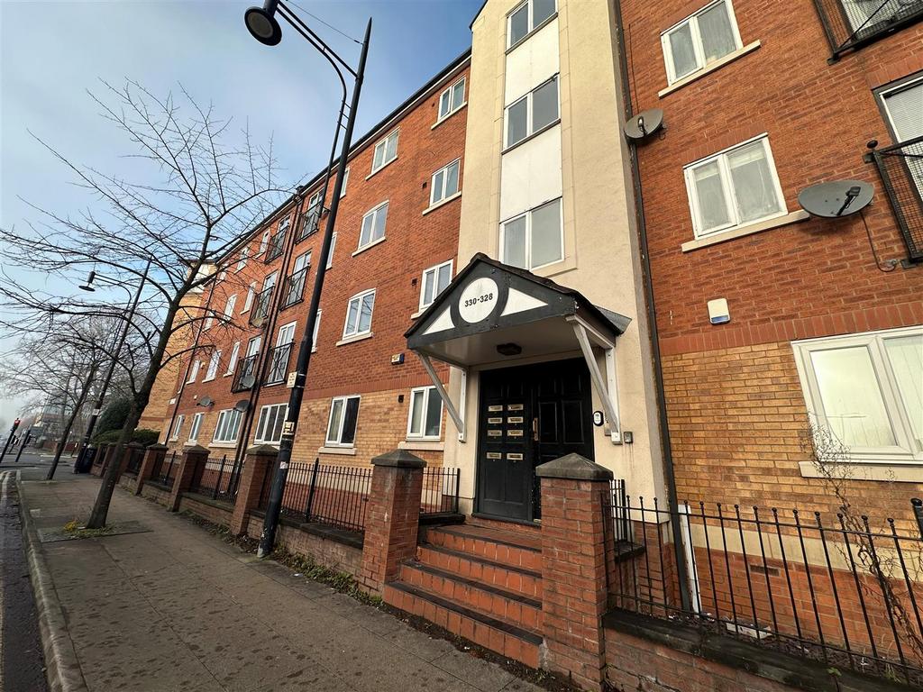 Stretford Road, Hulme, Manchester 2 bed apartment - £160,000