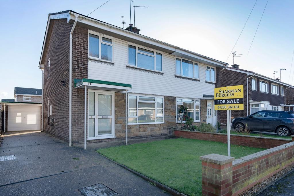 Oak Crescent, Boston, PE21 3 bed semi-detached house - £170,000