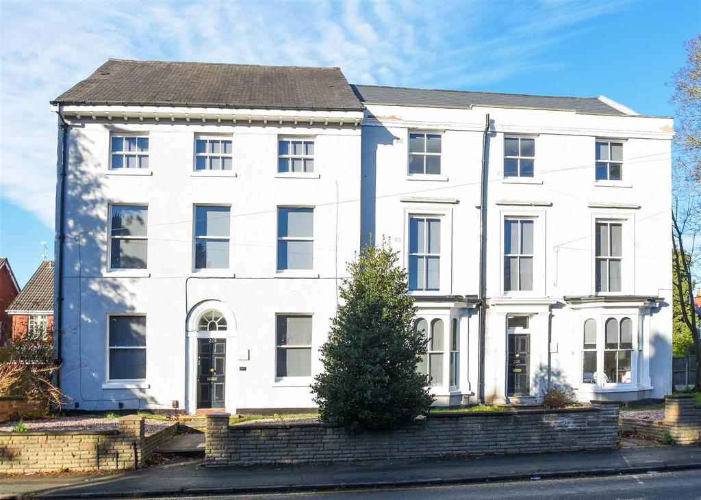 Flat 3, 226 Penn Road, Wolverhampton 2 bed apartment - £995 pcm (£230 pw)