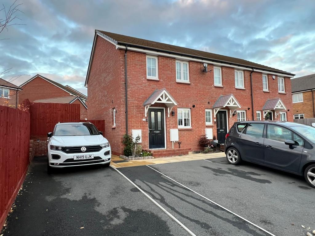 Railway Road, Rhoose, CF62 2 bed semi-detached house - £220,000