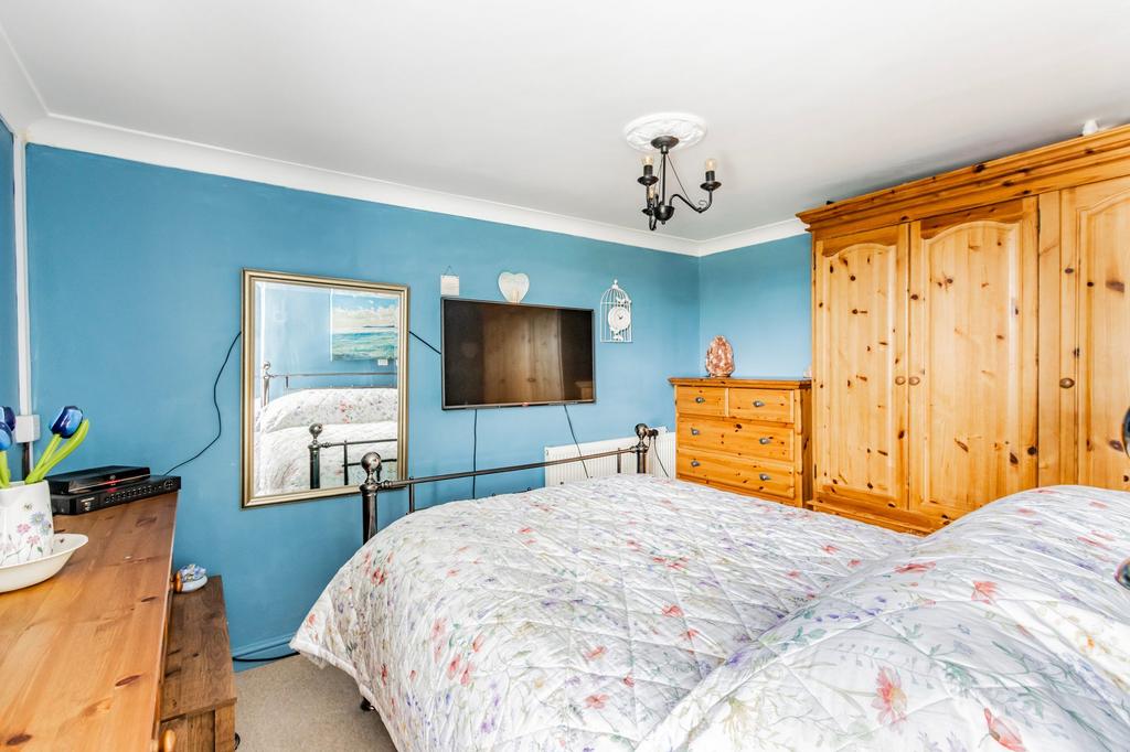 Yarmouth Road, Toft Monks, NR34 2 bed cottage - £290,000