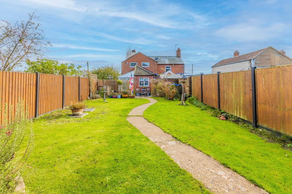 Yarmouth Road, Toft Monks, NR34 2 bed cottage - £290,000