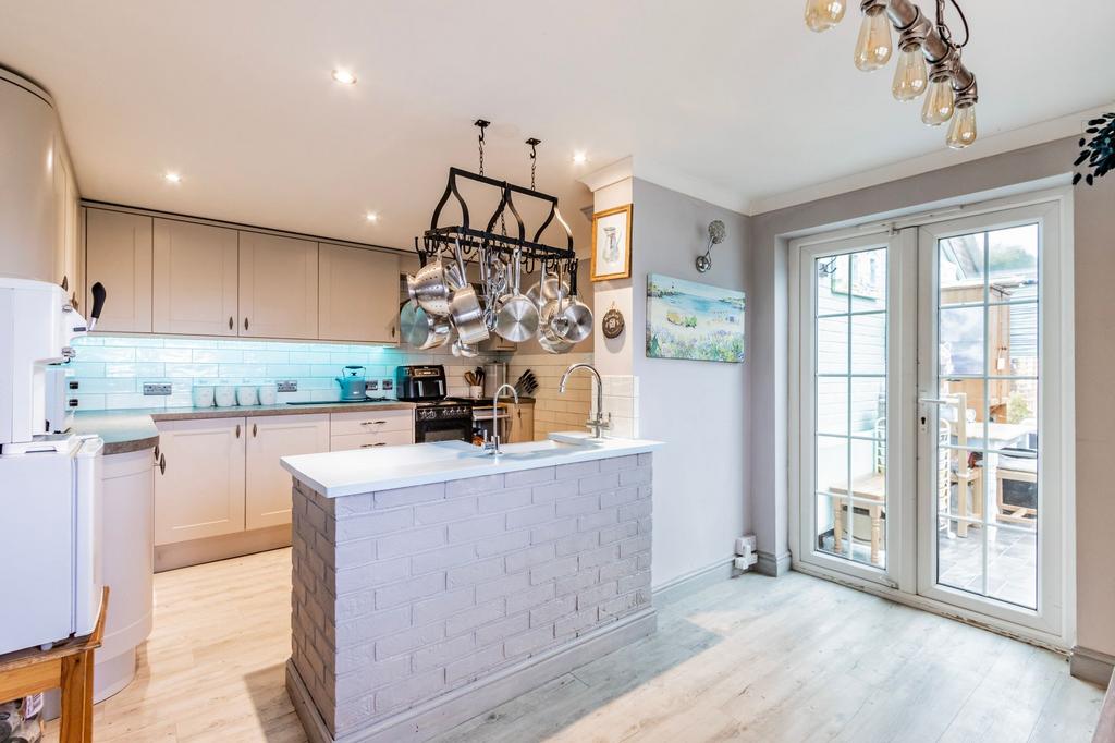 Yarmouth Road, Toft Monks, NR34 2 bed cottage - £290,000