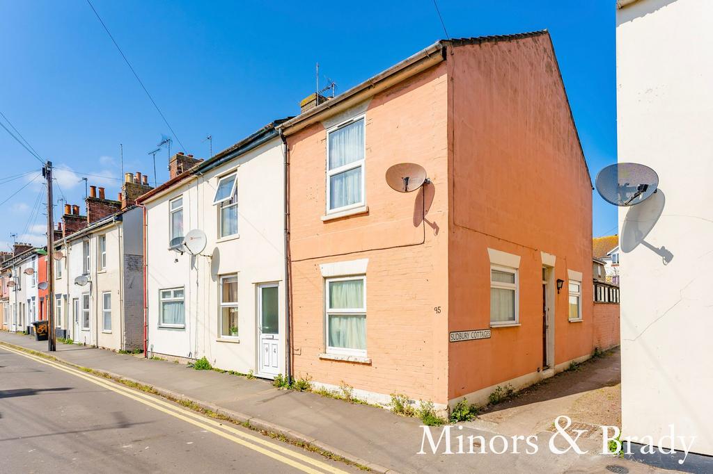 Bevan Street West, Lowestoft, NR32 2 bed terraced house - £100,000