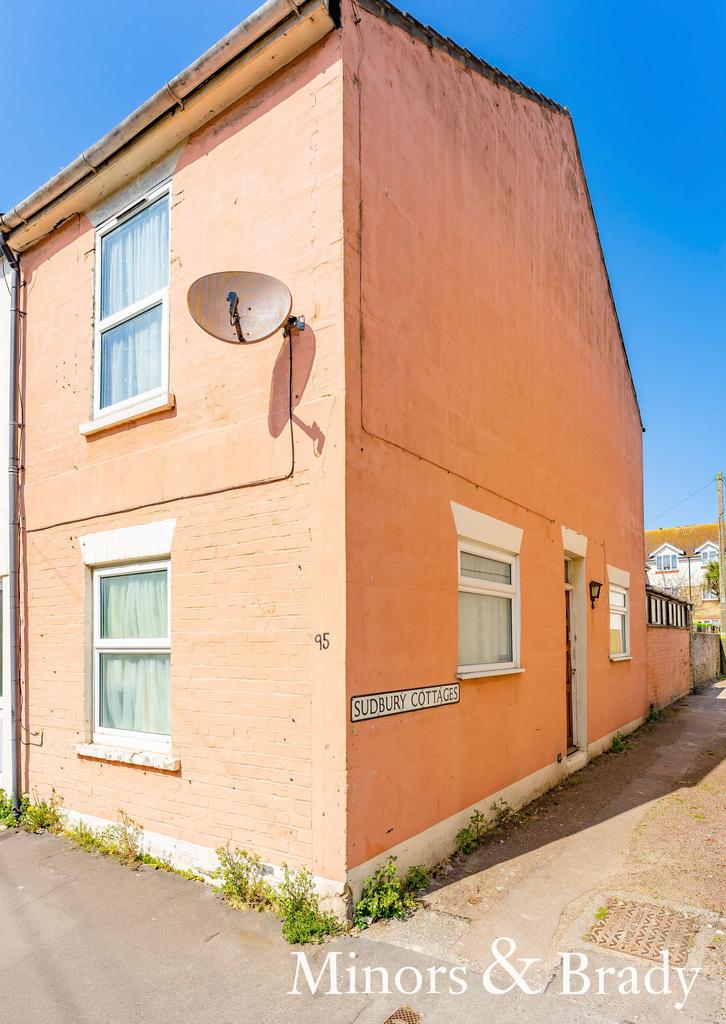 Bevan Street West, Lowestoft, NR32 2 bed terraced house - £100,000