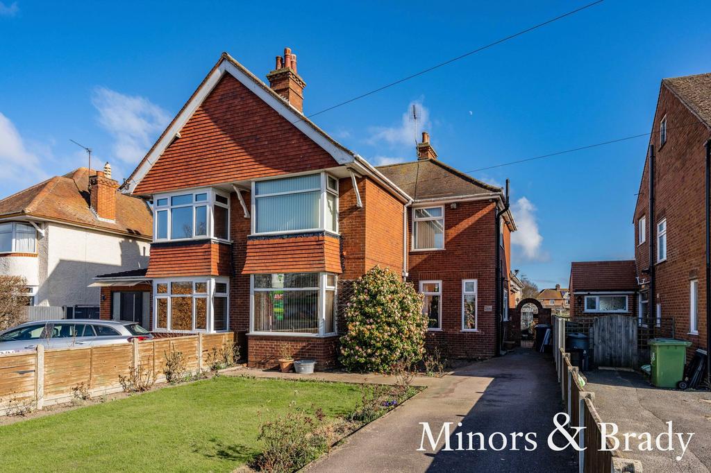 Caister Road, Great Yarmouth, NR30 3 bed semi-detached house - £240,000