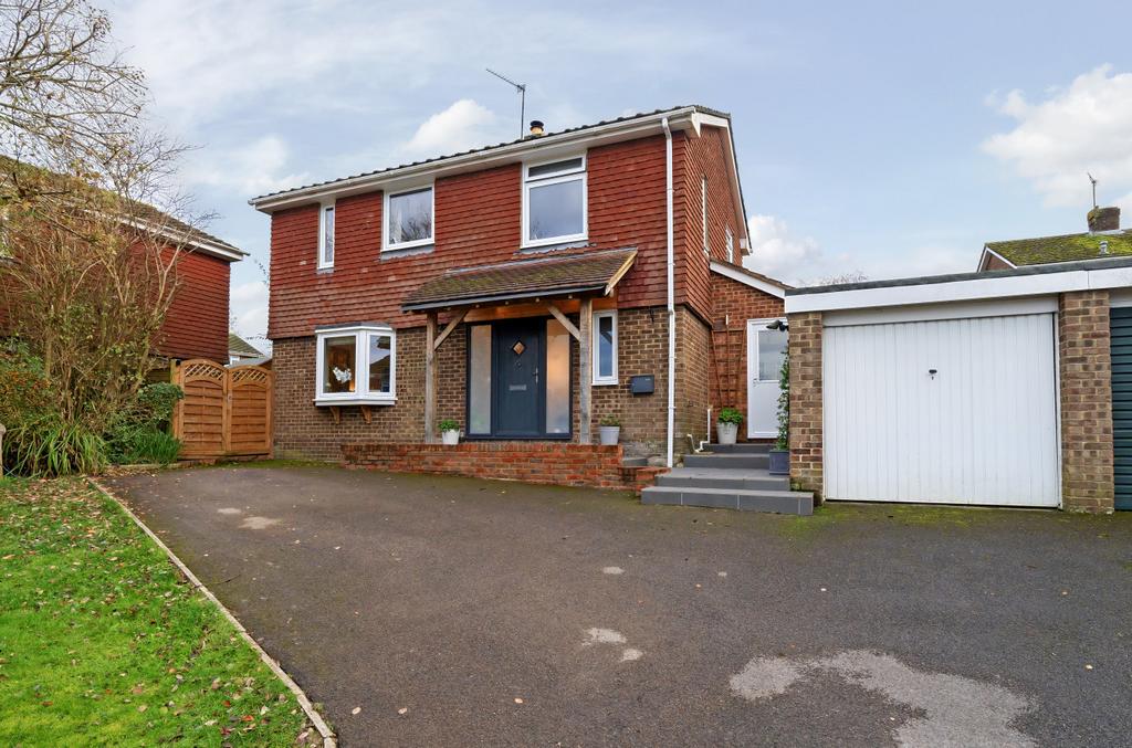 Arle Gardens, Alresford, Hampshire, SO24 3 bed detached house - £600,000
