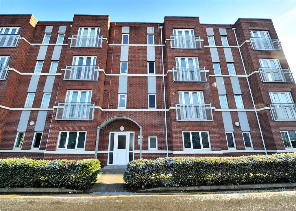 36 Forebay Drive, Irlam M44 6RT 2 bed apartment - £125,000