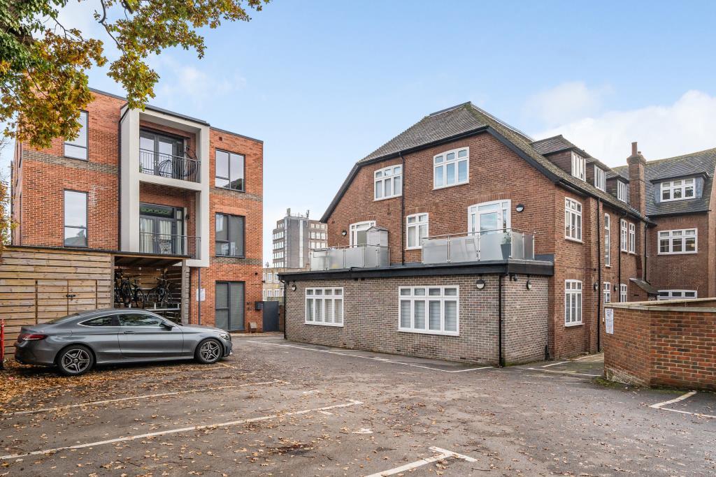 Stanmore, Greater London, HA7 1 bed flat for sale - £325,000