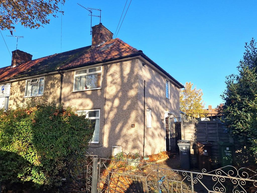 Oxlow Lane, Dagenham RM9 5XD 3 bed end of terrace house for sale - £415,000