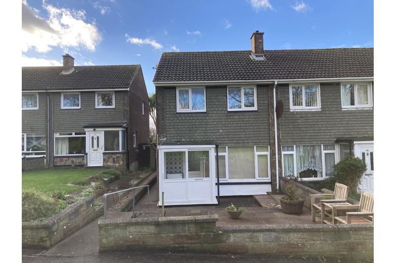 Rosevean Avenue, Camborne 3 bed end of terrace house - £1,100 pcm (£254 pw)
