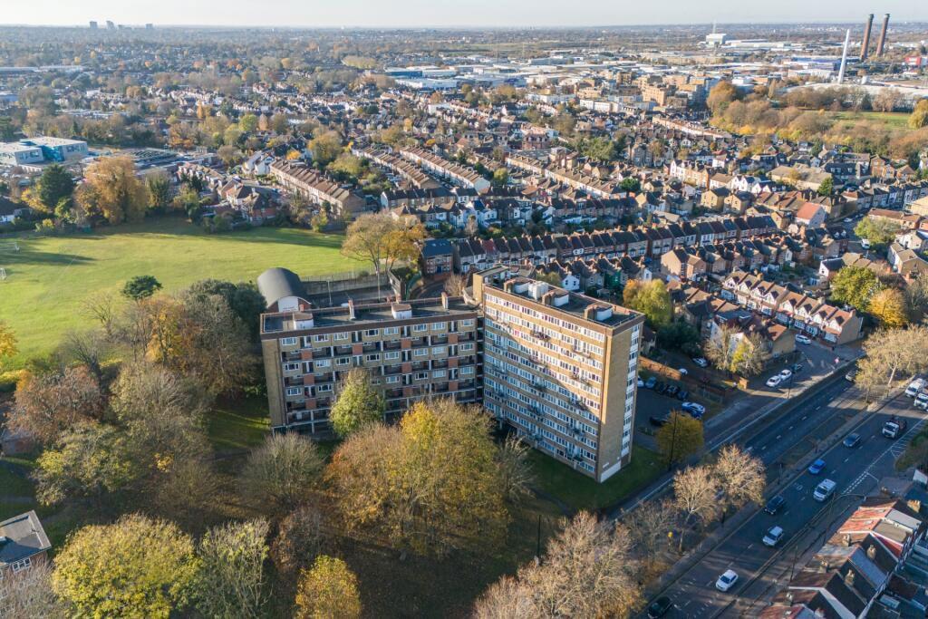 Cromwell House, Croydon, CR0 1AS 2 bed flat - £175,000