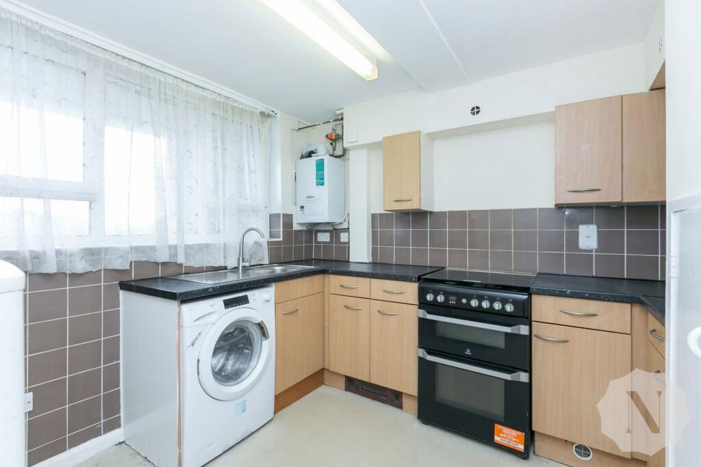 Cromwell House, Croydon, CR0 1AS 2 bed flat - £175,000