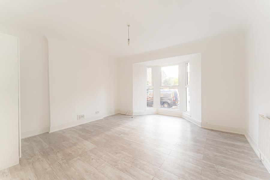 Heyworth Road, Hackney, E5 3 bed apartment - £2,750 pcm (£635 pw)
