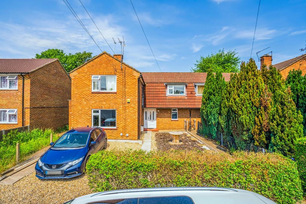 Dawes Moor Close, Slough SL2 2 bed maisonette for sale - £340,000