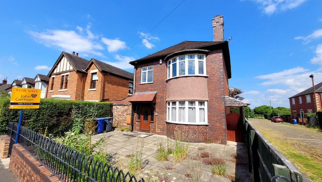 High Street, Uttoxeter 3 bed detached house - £260,000