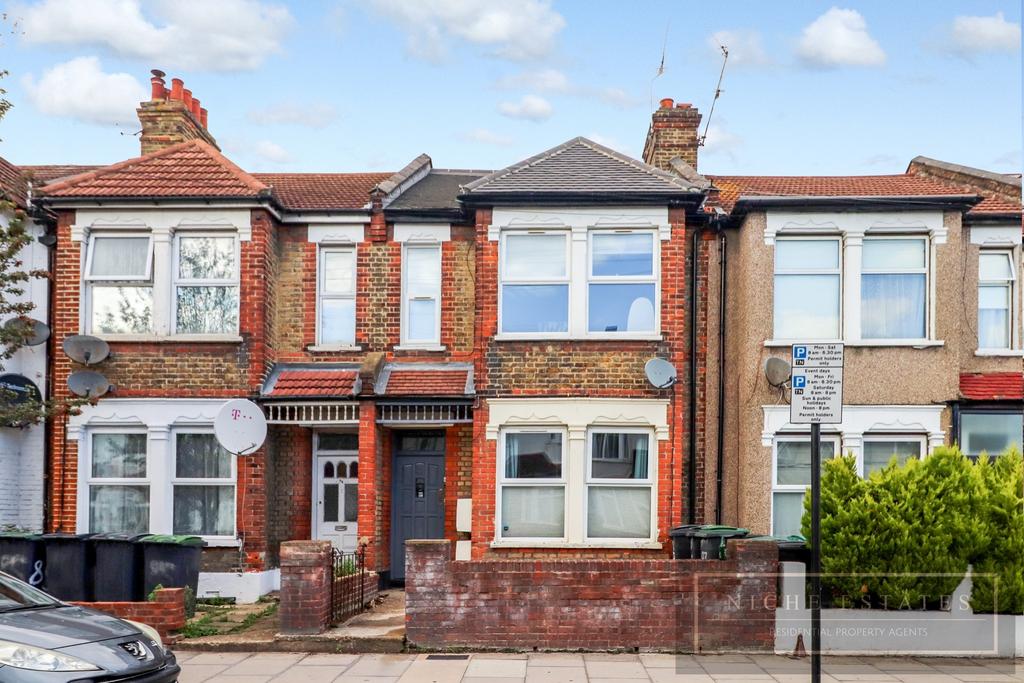 Brantwood Road, Tottenham, London, N17 3 bed duplex - £2,100 pcm (£485 pw)