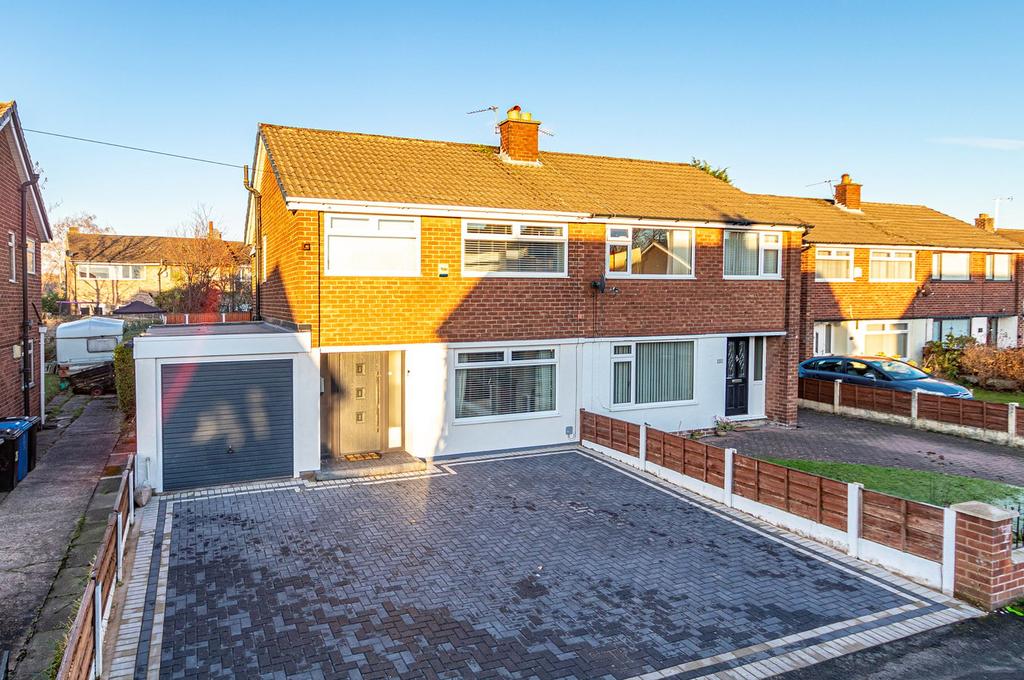 Buttermere Road, Partington... 3 bed semi-detached house - £250,000