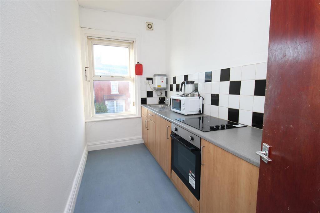 38 Grasmere Road, Blackpool 1 bed property - £435 pcm (£100 pw)