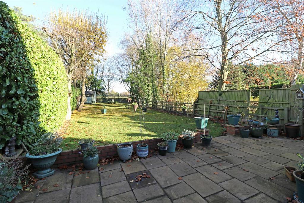 Manor Cottages, Longbridge, Warwick 2 bed character property for sale - £380,000