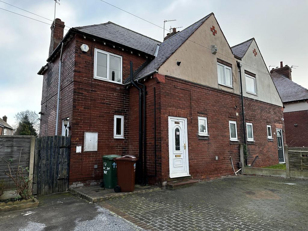 Pontefract WF8 3 bed semi-detached house - £850 pcm (£196 pw)