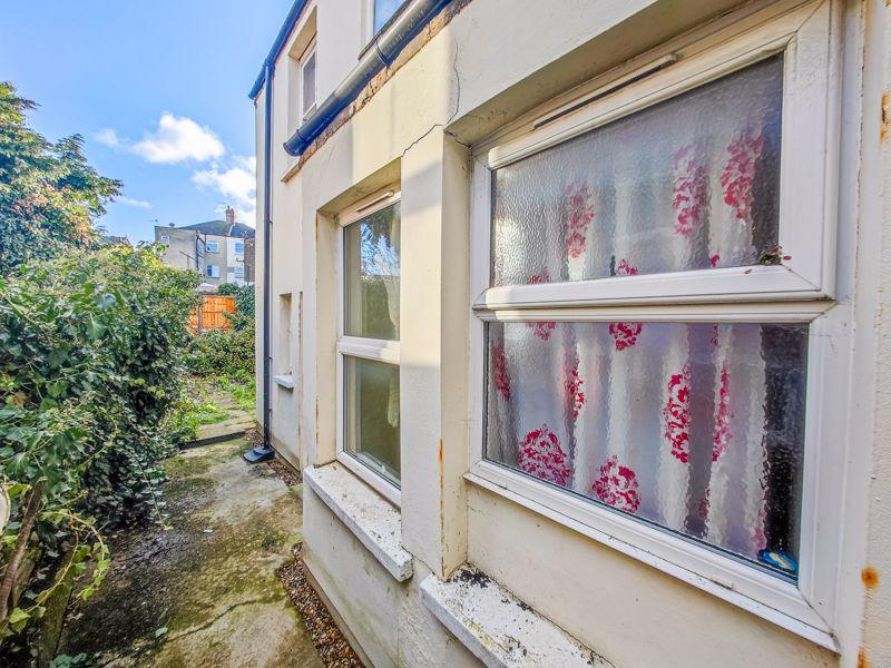 Piedmont Road, Plumstead, SE18 2 bed apartment - £260,000