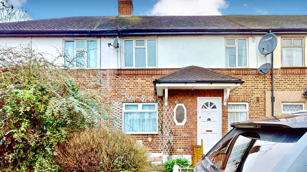 Grantham Gardens Chadwell Heath Rm6 2 Bed Maisonette £230 000
