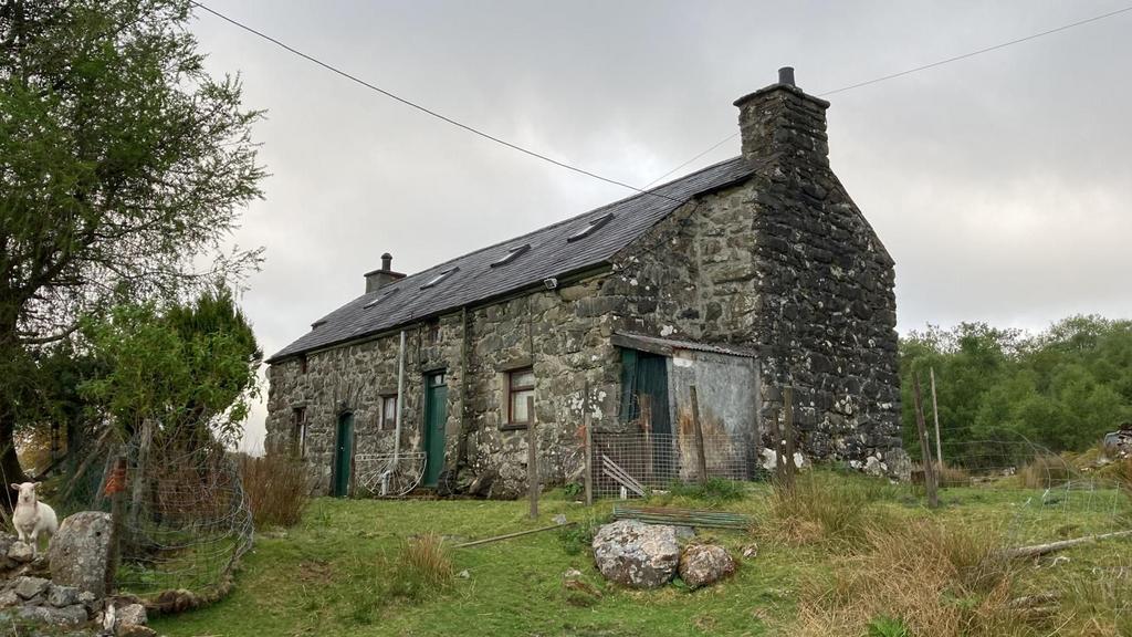 Ty'n Twll, Trawsfynydd 3 bed farm house for sale - £375,000