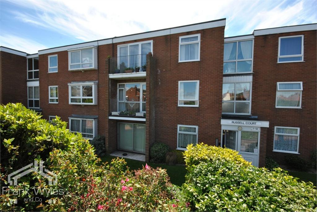 Russell Court, 66 St Davids Road... 2 bed flat - £110,000