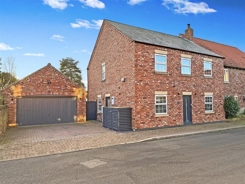 Wesley Way, North Scarle, Lincoln 4 bed semi-detached house - £375,000