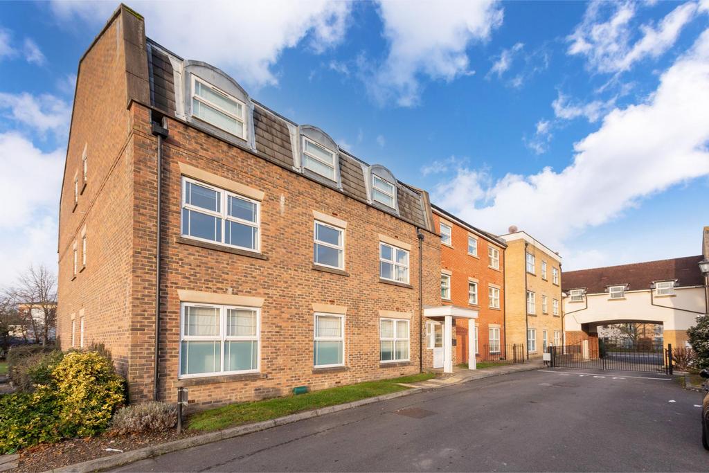 Clarence Road, Windsor SL4 2 bed flat - £335,000