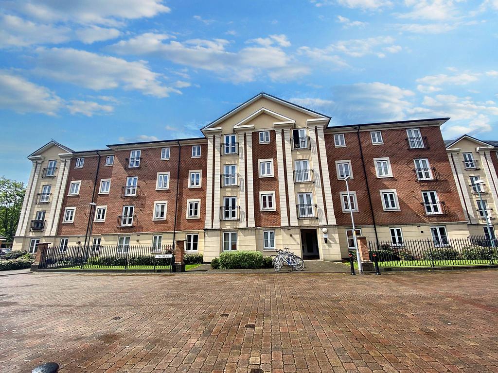 Brunel Crescent, Swindon SN2 2 bed apartment - £950 pcm (£219 pw)