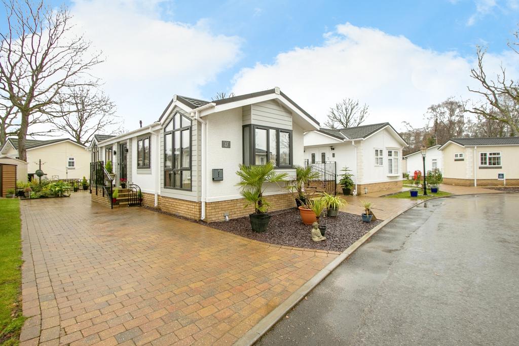 Poole, Dorset, BH16 2 bed park home for sale - £240,000