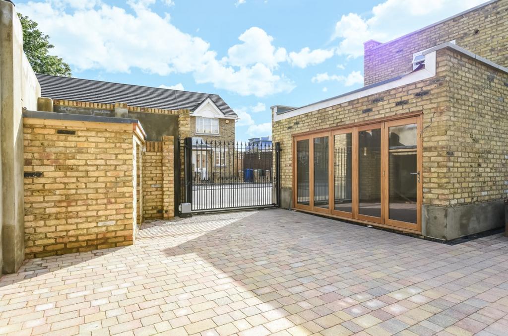 Friary Road Peckham SE15 4 bed house - £3,400 pcm (£785 pw)