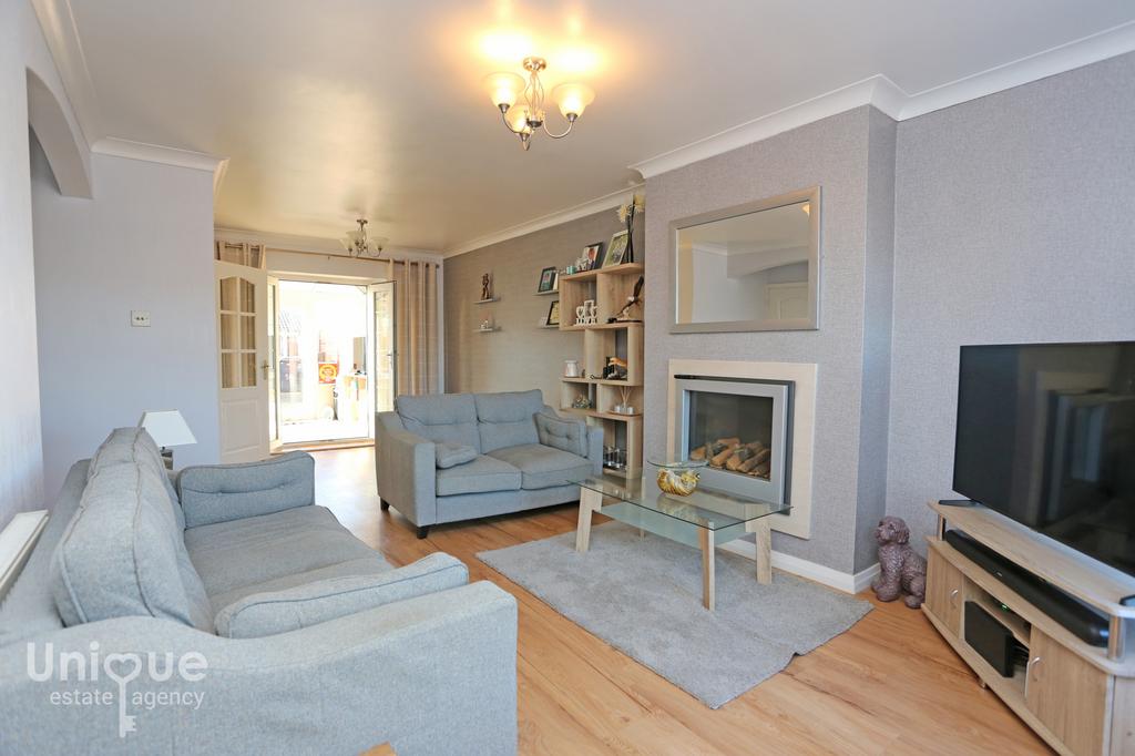 Marine Parade Fleetwood Fy7 3 Bed Semi Detached House For Sale £195 000