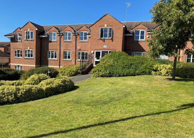 Stoke Poges 2 bedroom Apartment... 2 bed apartment to rent - £1,475 pcm ...